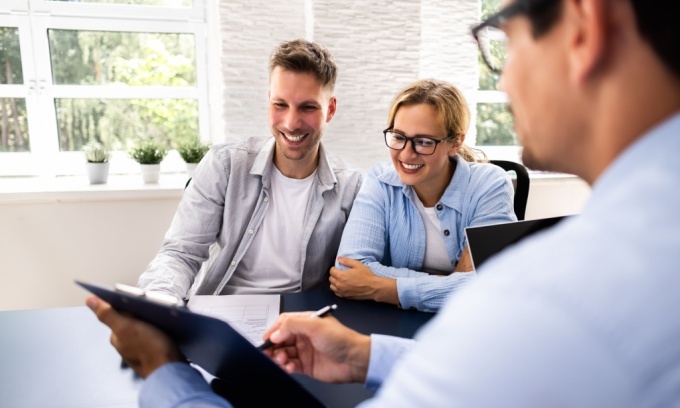 Mortgage Broker vs Bank – What's Better for You? | Canstar
